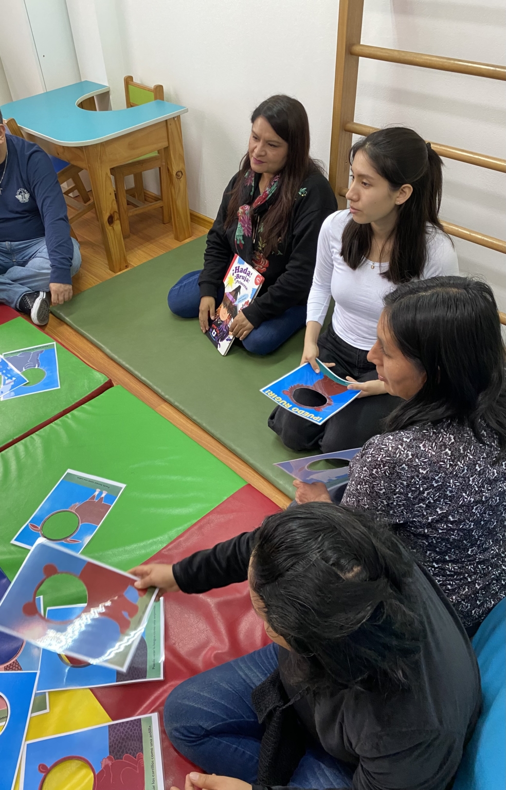 Jugando me comunico y aprendo. Talleres para promover la atención ...