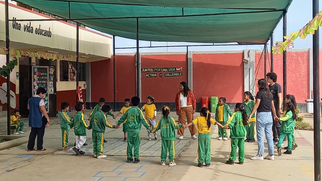 Estudiantes de Educación Primaria visitan escuela rural en Canyar ...